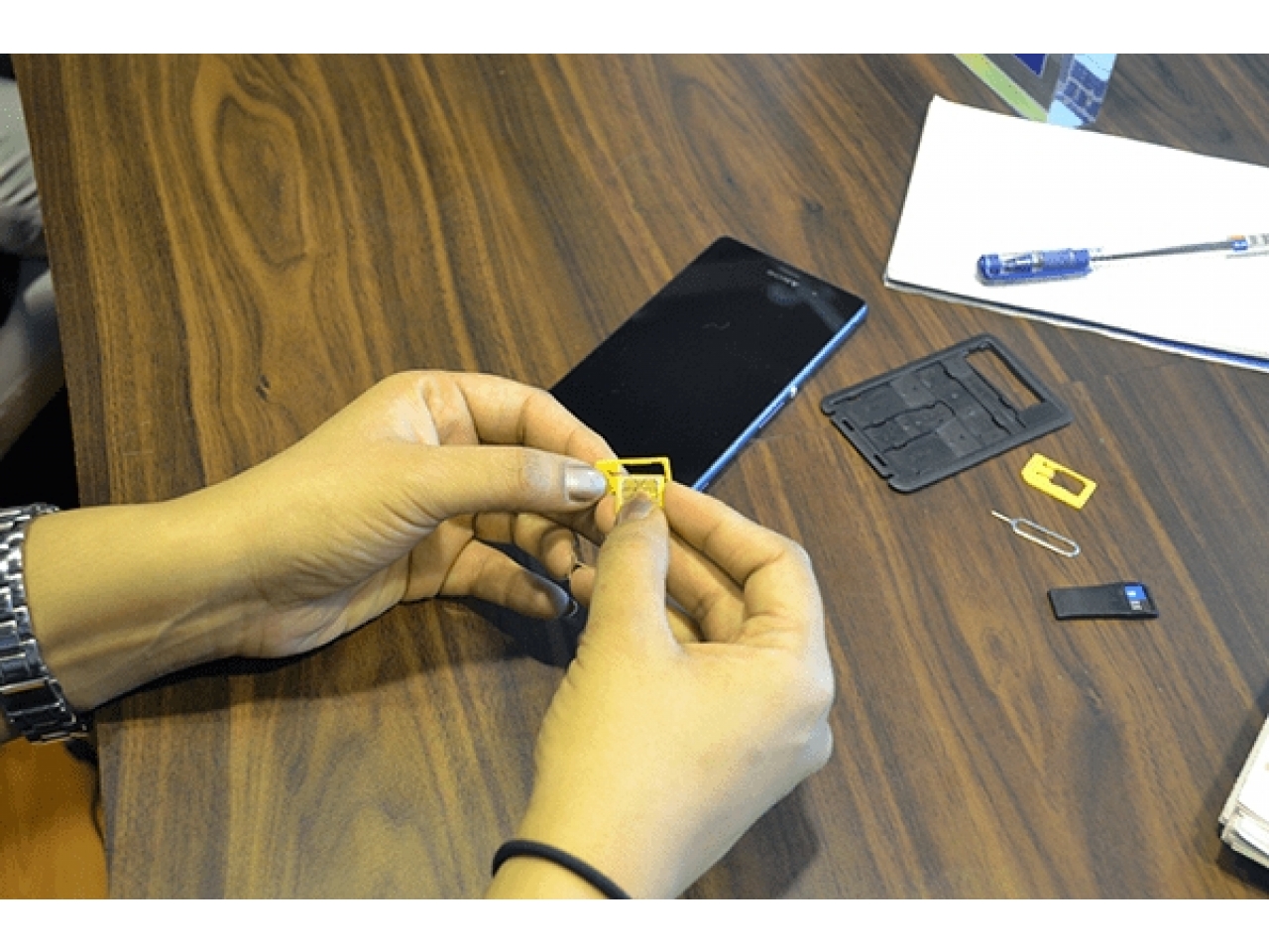 SIM Karten Travel Adapter Kit mit Opening Tool und MicroSD USB Reader ...